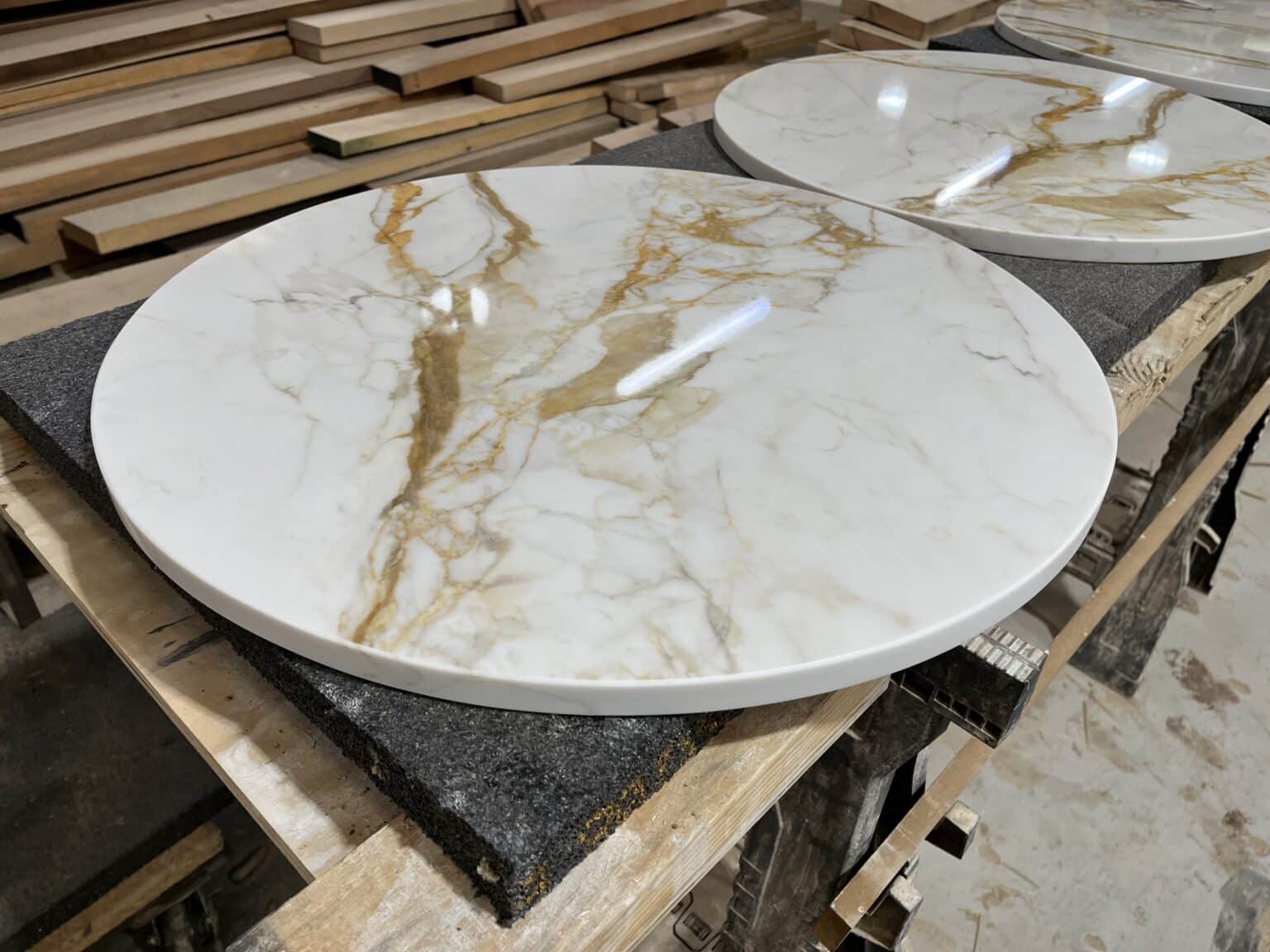 Calacatta Gold Quartz: Stunning White and Gold Surface | Cafe Tables